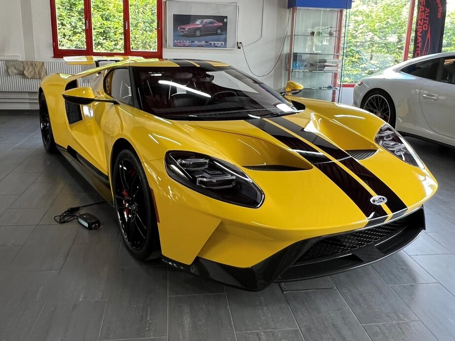 ECR - Ford GT details