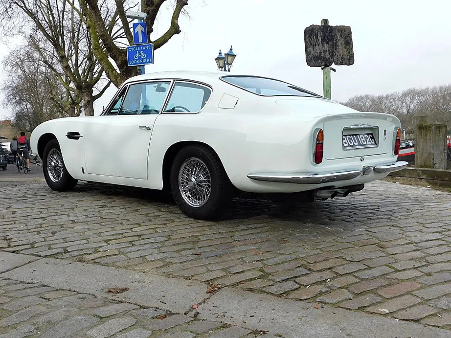 ECR - Aston Martin DB6 details