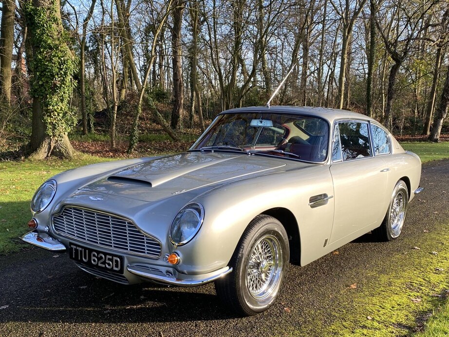 ECR - Aston Martin DB6 details