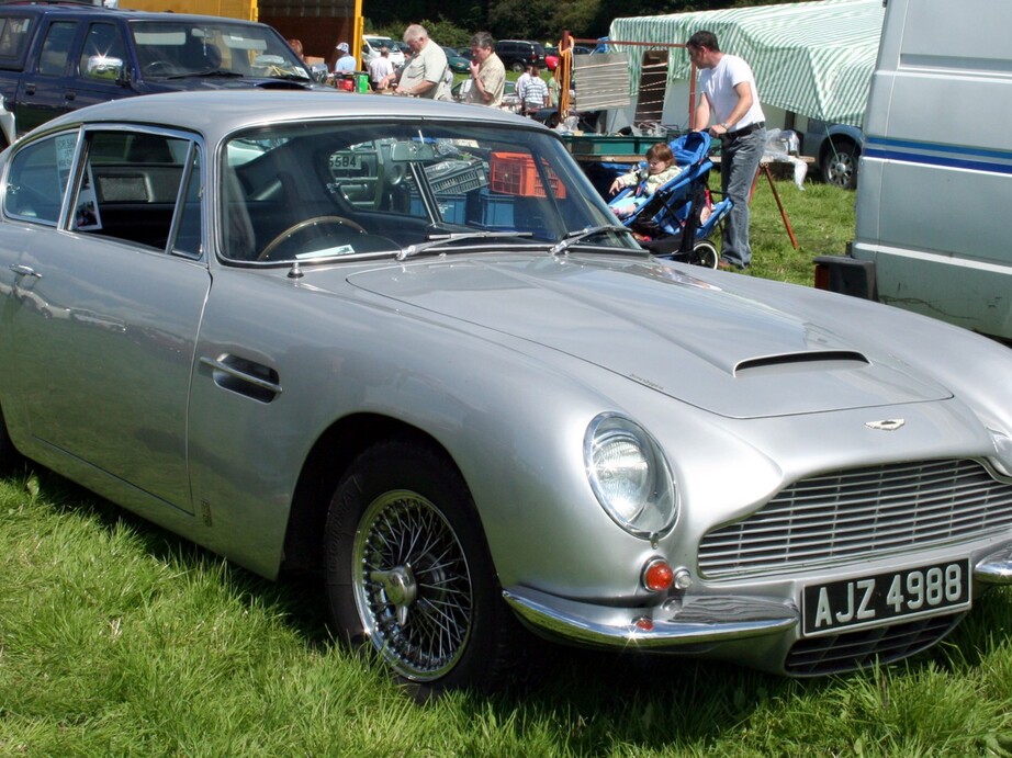 ECR - Aston Martin DB6 details