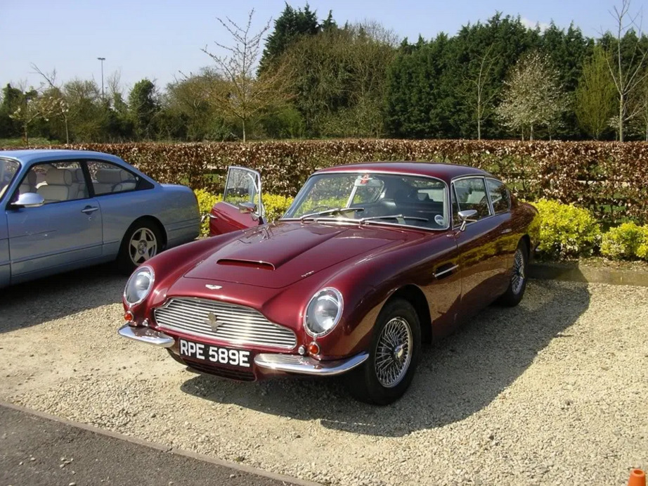 ECR - Aston Martin DB6 details