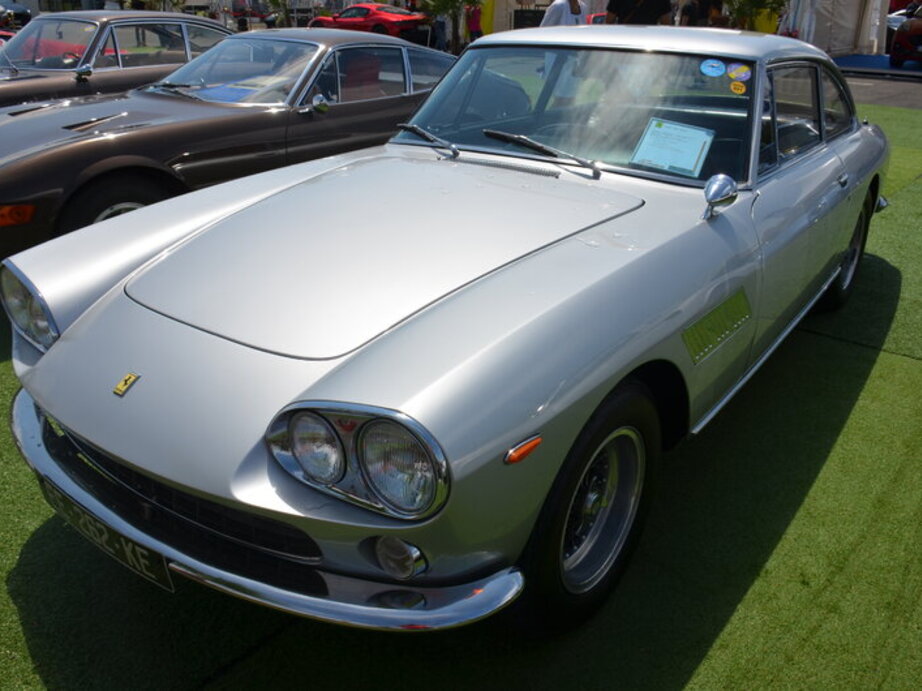 ECR - Ferrari 330 GT 2+2 Series I details