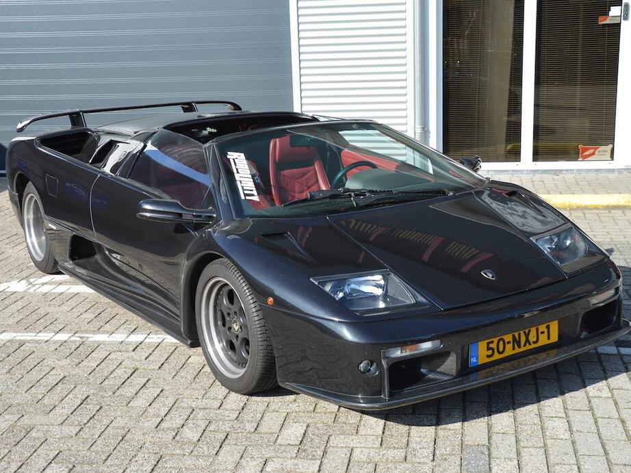 ECR - Lamborghini Diablo VT Roadster details