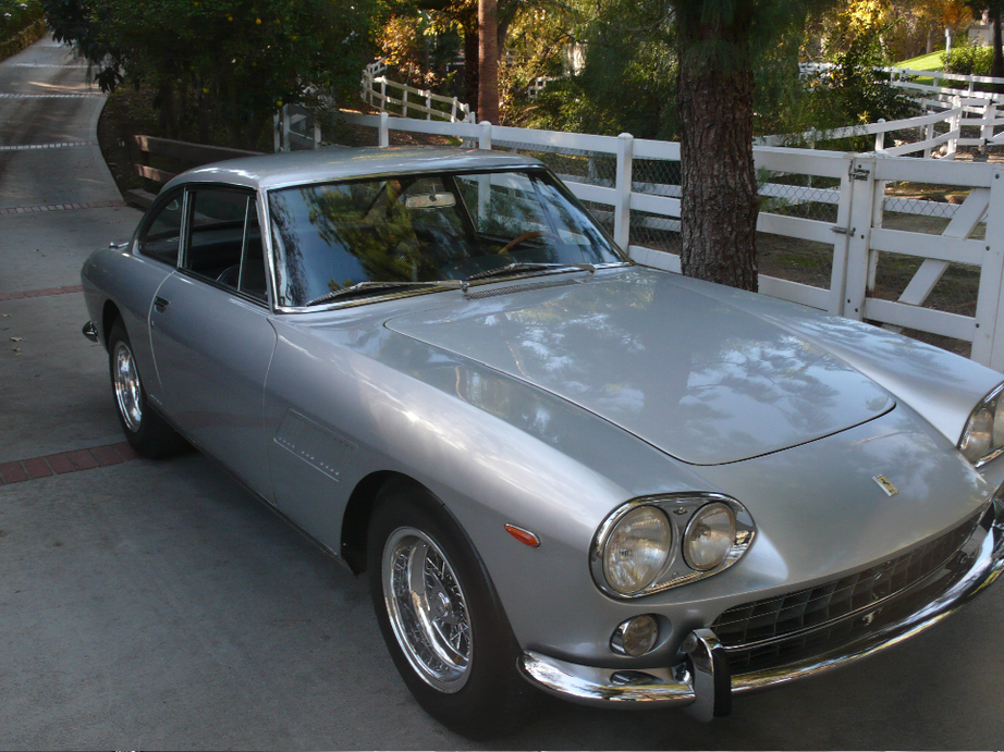 ECR - Ferrari 330 GT 2+2 Series I details