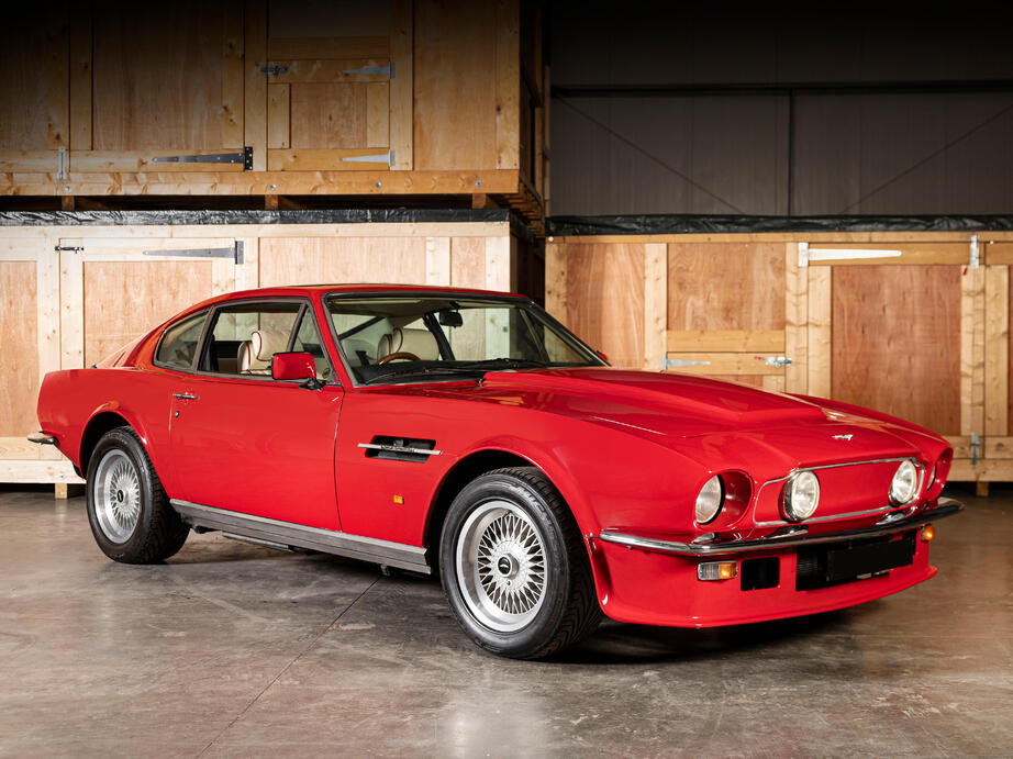 ECR - Aston Martin V8 Vantage details