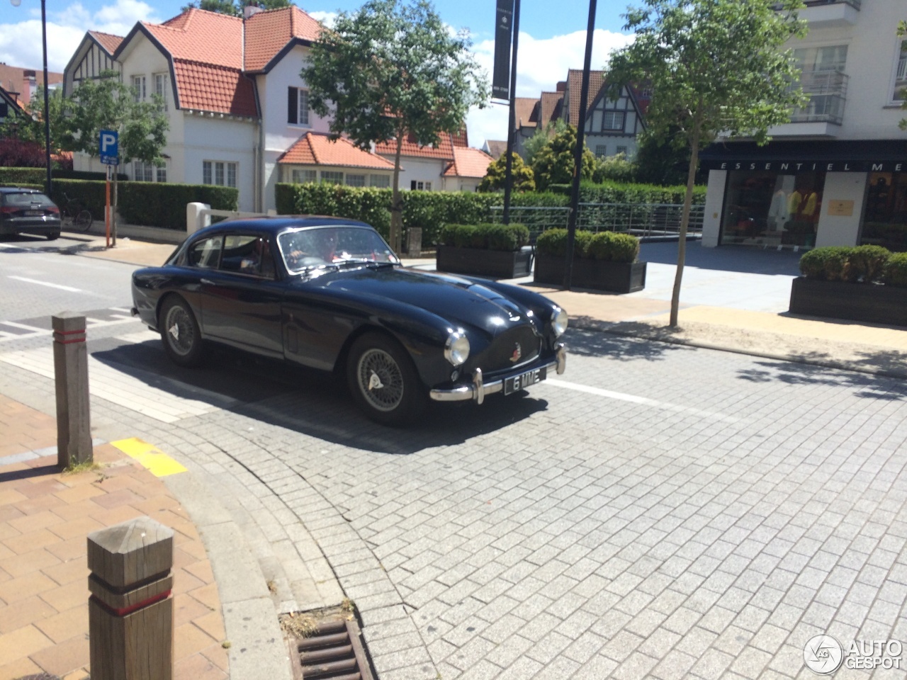 ECR - Aston Martin DB Mark III details