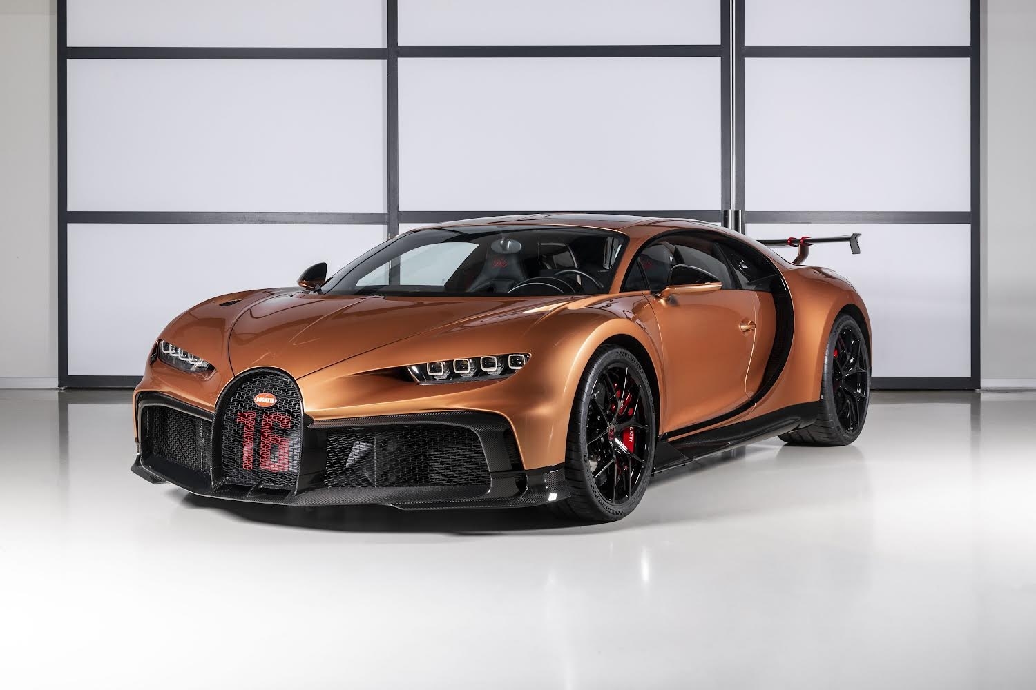 ECR - Bugatti Chiron Pur Sport details