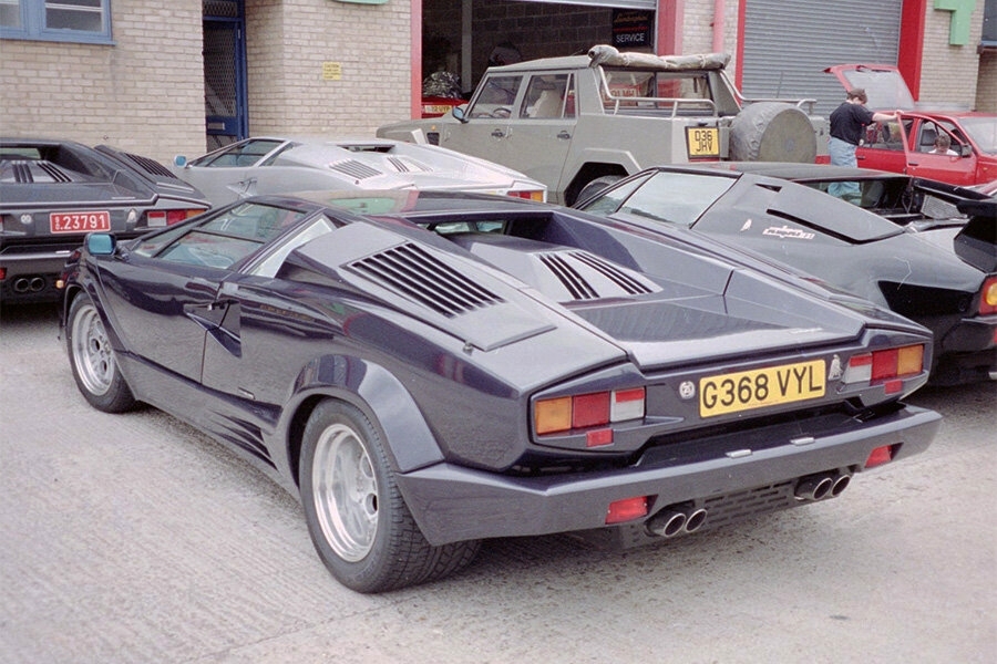 ECR - Lamborghini Countach 25th Anniversary details