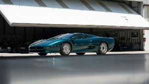 ECR - Jaguar XJ220 details