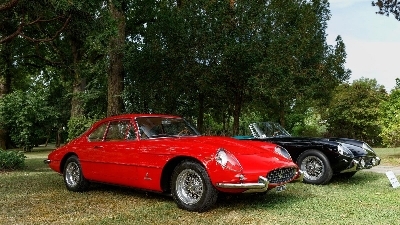 ECR - Ferrari 400 Superamerica details