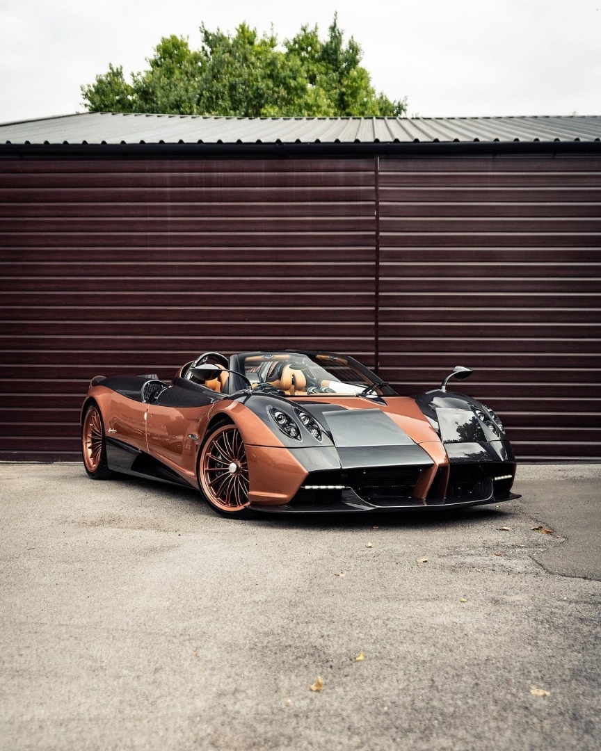 ECR - Pagani Huayra Roadster details