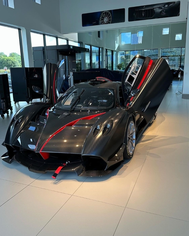 ECR - Pagani Huayra R details