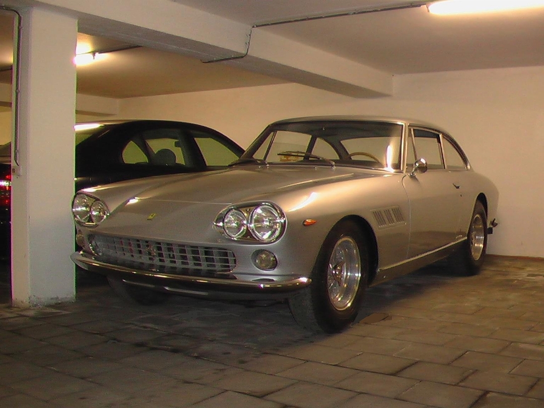 ECR - Ferrari 330 GT 2+2 Series I details