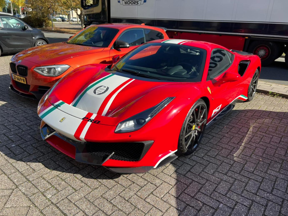 ECR - Ferrari 488 Pista Piloti details