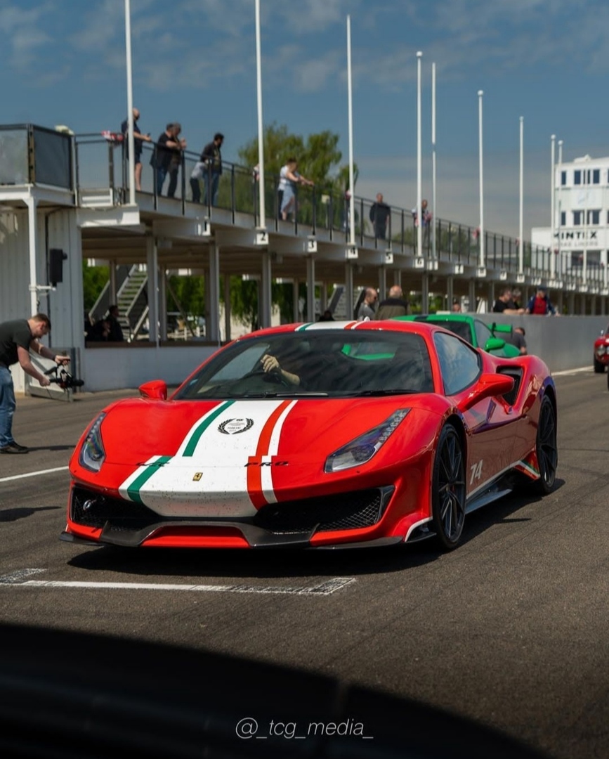 ECR - Ferrari 488 Pista Piloti details