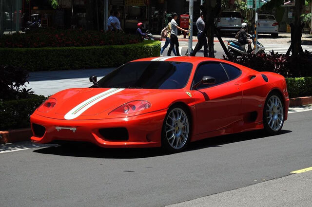 ECR - Ferrari Challenge Stradale details