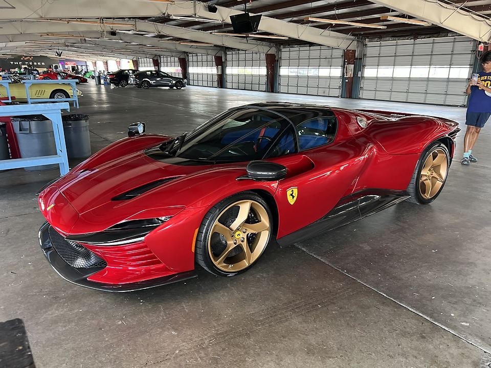ECR - Ferrari Daytona SP3 details