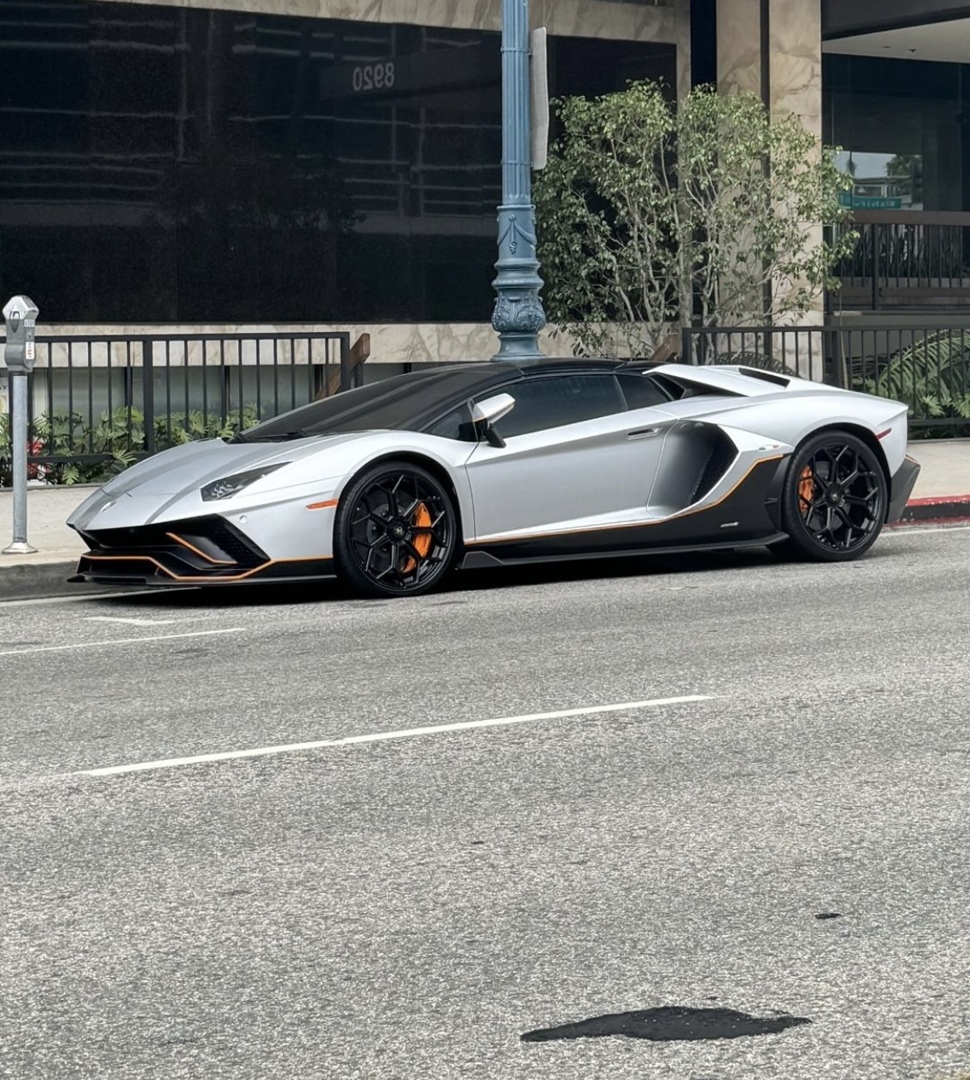 ECR - Lamborghini Aventador LP 780-4 Ultimae Roadster details